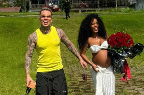 Mc Daniel Anuncia Noivado Com Lorena Maria