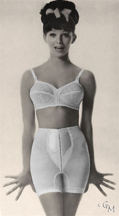 Женщины в панталонах и чулках с поясом 85 фото