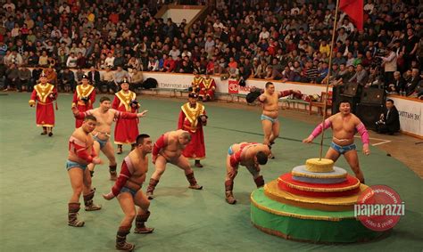 Сар шинийн барилдааны ГУРВЫН ДАВАА 14 00 цагт эхэлнэ