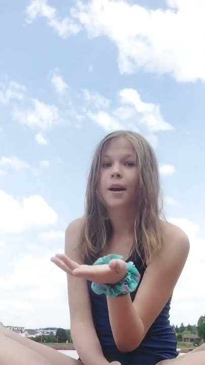 بنت حلوة في المسبح Youtube