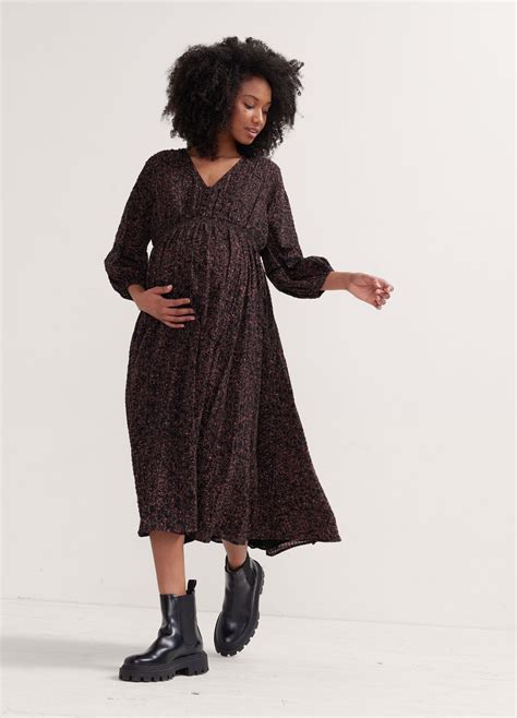 21 Super Cute And Casual Maternity Outfits For Every Trimester