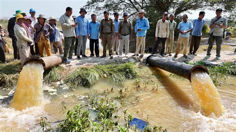 មន្ត្រីជំនាញក្រសួងធនធានទឹក ចុះអន្តរាគមន៍បូមទឹកសង្គ្រោះស្រូវរដូវប្រាំងជូនប្រជាកសិករក្នុងស្រុកបាទី