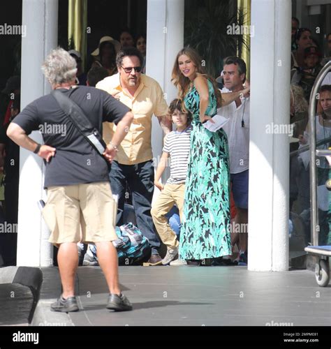 Sofia Vergara Practices Her Lines With Costars Jon Favreau And Emjay