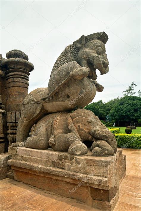 23 Jul 2007 Estatua De León Y Elefante Templo Del Sol Konark Orissa India Asia Patrimonio