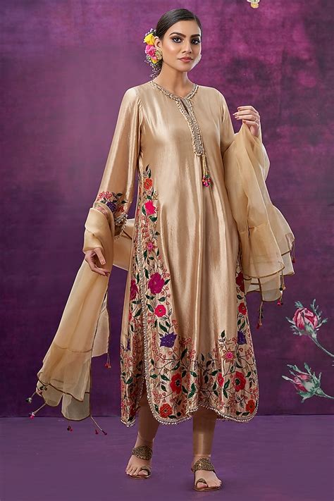 Ivory Kora Silk Kurta Set Design By Niti Bothra At Pernias Pop Up Shop