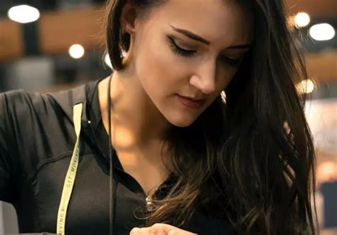 Profesi Cewek Cantik Dan Seksi Ini Nggak Biasa Banget