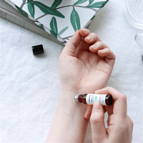 천연에센셜오일 아로마롤온 힐에어 유칼립투스 감도 깊은 취향 셀렉트샵 29cm