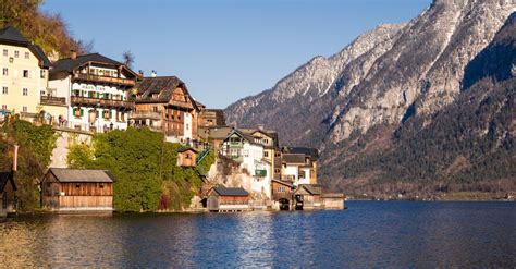 강가 건축 경치 경치가 좋은 고요한 관광 관광 명소 그림 같은 낮 네이처 러스틱 마을 맑은 하늘 매력적인 목가적인 목적지 목조 주택 문화 유산