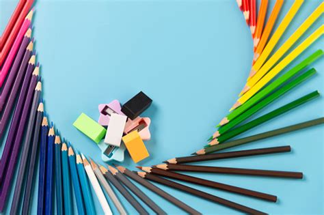 교육에서 교사는 학교 교실에서 함께 가르치고 협력 학습 환경을 조성함으로써 어린이와 학생을 돕는 데 중점을 둡니다 모델 상상하다 만들다 디스플레이 그룹 0명에 대한 스톡