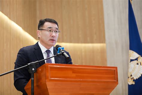 “Барилгын чанар аюулгүй байдал стандарт” сэдэвт зөвлөгөөн болж байна