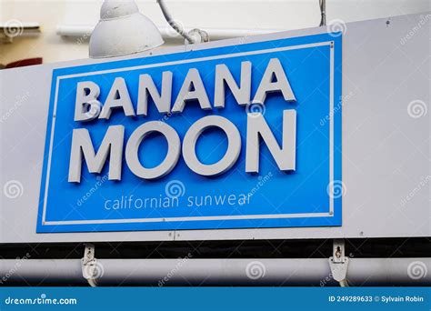 Banana Moon Logo