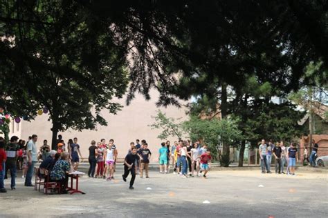 თბილისის 99 ე საჯარო სკოლაში ფესტივალი „შეთავაზება“ გაიმართა ვიდეო ფოტოკოლაჟი Kvira Ge