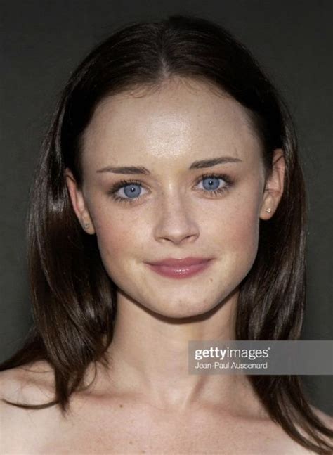 Pin By Esther On Gilmore Girls Rory Gilmore Style Celebrity Faces