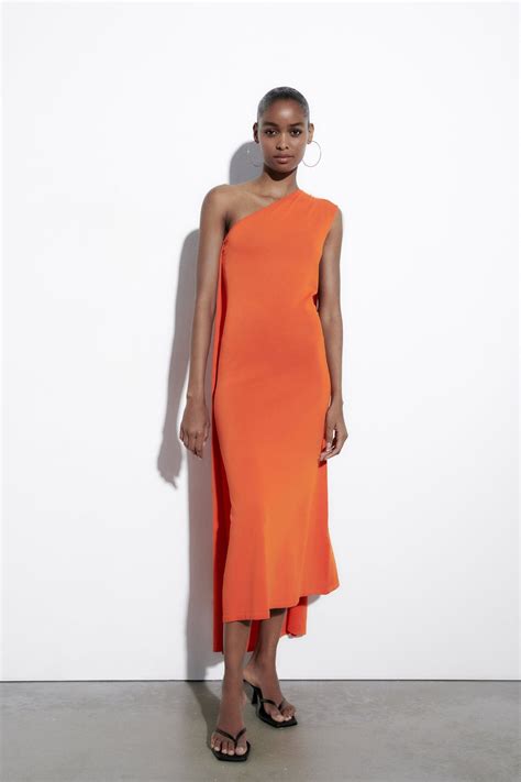 6 New Dresses At Zara That Our Editor Tried On And Loved Who What Wear