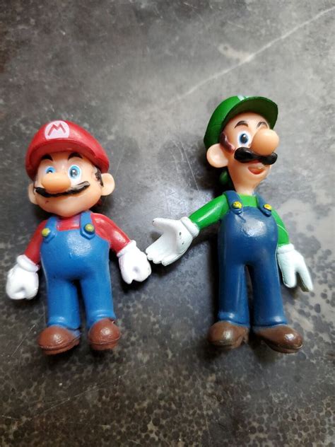 Classic Mario And Modern Mario