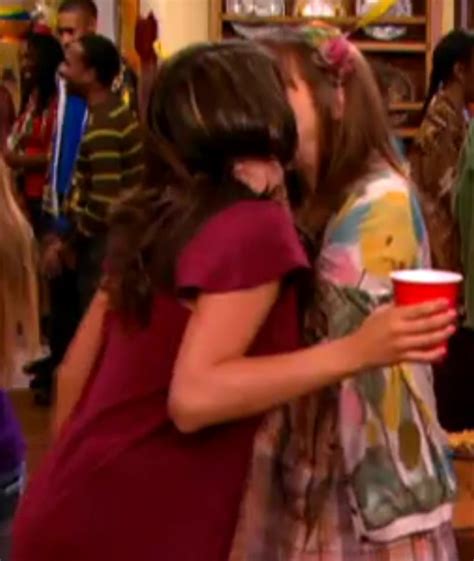 Image Girl Girl Kiss Png Icarly Wiki Fandom Powered By Wikia