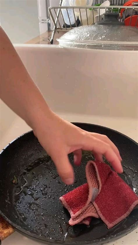 как отмыть жирную сковородку чем без мыла моющего средства на пикнике в походе Быстрая уборка