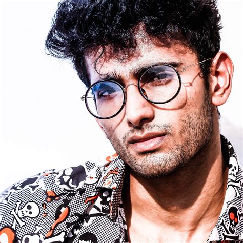 About Dhruv Shrinet Medium