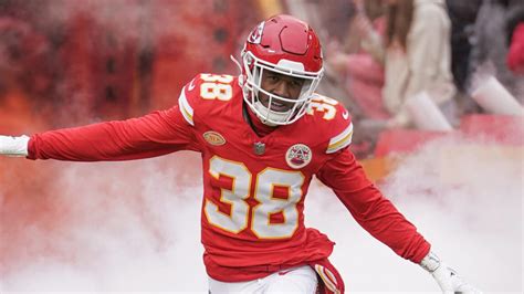 Adam Schefter Debunks Ljarius Sneed To Colts Speculation Yardbarker