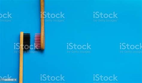푸른 배경에 에코 천연 대나무 칫솔 제로 폐기물 플랫 레이 3 0명에 대한 스톡 사진 및 기타 이미지 0명 가정 생활