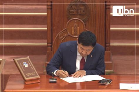 Шинээр томилогдсон ХЗДХ ийн сайд Б Энхбаяр Хот хариуцсан сайд Б Дэлгэрсайхан нар ТАНГАРАГ өргөлөө