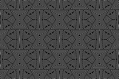 검은 배경에 선의 기하학적인 민족 창조적 인 패턴이 고립되어 있습니다 템플릿은 금속 나무 조각 착색의 레이저 절단에 적합합니다 조각 종이 디자인을 위한 스텐실 금속에 대한