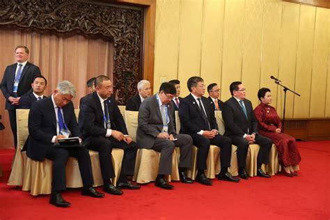 Монгол Улсын Ерөнхийлөгч У Хүрэлсүх ОХУ ын Ерөнхийлөгч В В Путинтай уулзав Монгол Улсын