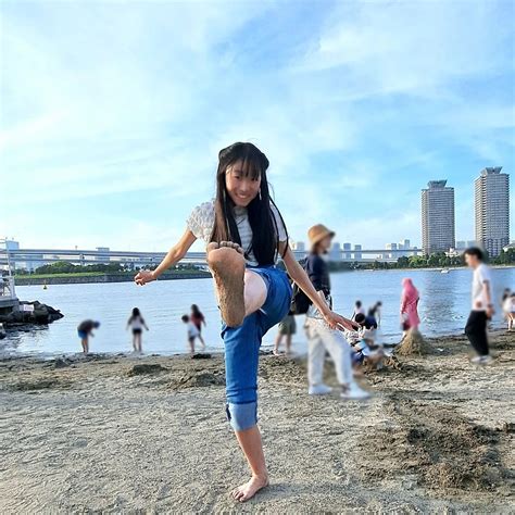 まだ梅雨のはずなのに朝から暑い 水遊びしたいしシーグラスとか貝殻綺麗な石見つけたいなぁ 梅雨なのに 梅雨だよね 朝
