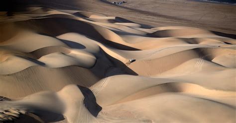 서소문사진관 죽음의 경주 다카르 랠리 페루 사막에서 질주