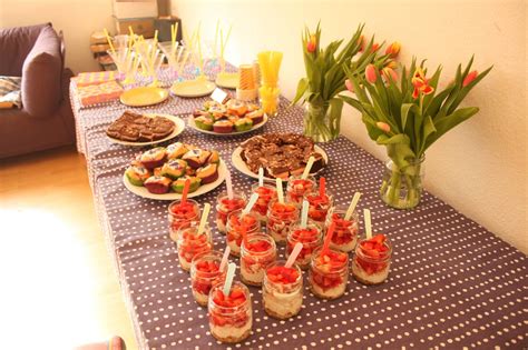 Как накрыть стол на день рождения в игровой комнате 76 фото фото картинки и рисунки