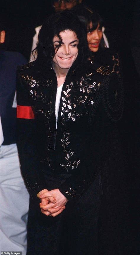 Pin By Elly Natasha On Dilemma Michael Jackson Wallpaper Mike