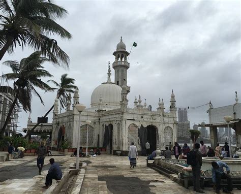 Haji Ali Dargah Mumbai History Timings Importance Photos