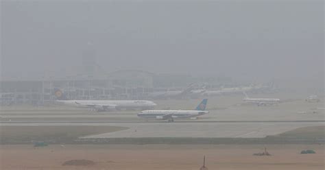 인천공항 미세먼지로 짙은 안개항공기 8편 회항·지연