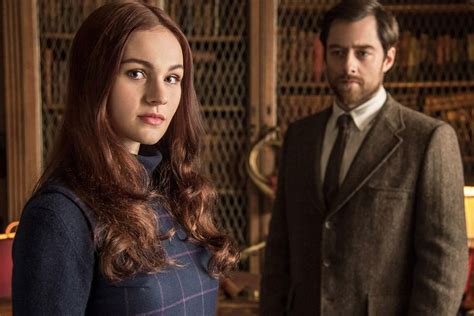 Outlanders Sophie Skelton Praises Briannas First Sex Scene