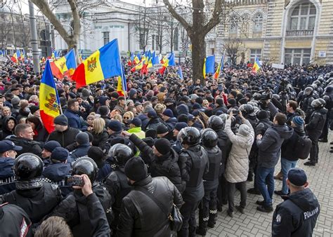 Спроба держперевороту Що відбувається у Молдові