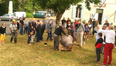 Saint André De Double Le Clocher De Léglise Du Village Peut Sonner De Nouveau