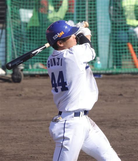 中日・郡司裕也が逆風の中、左翼席へ今リーグ2本目のソロ本塁打を放つ【フェニックス・リーグ】：中日スポーツ・東京中日スポーツ