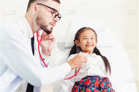 儿童 幸福 小的 可爱的 健康保健 护士 听诊器 药