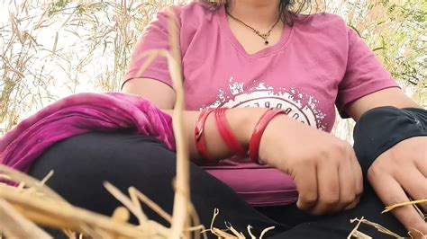 Indická Přítelkyně Ošukaná Venku Na Poli Jeho Novým Přítelem Sexy Desi