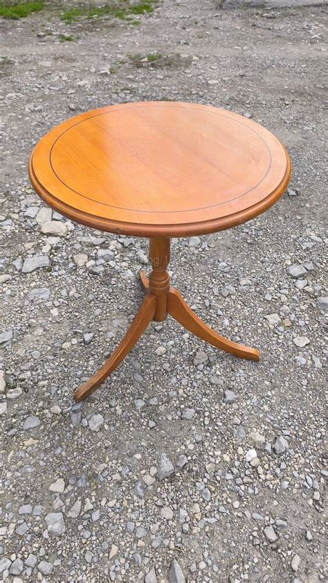 Малка дървена масичка Друга мебел Мебели за дома и офиса Търговище Продавам масичка ма