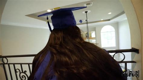 Mofos 22 12 03 Alexa Payne College Graduates Hold The Door House Party