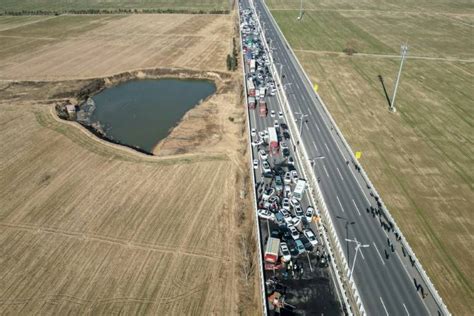 中國河南鄭新黃河大橋逾200車追撞 1死 法新社 Line Today