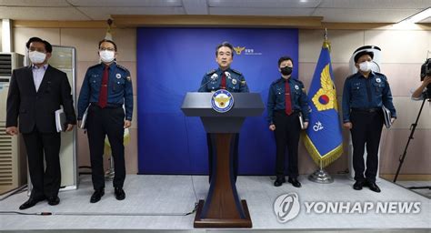이태원 참사 관련 질문에 답하는 윤희근 경찰청장 연합뉴스