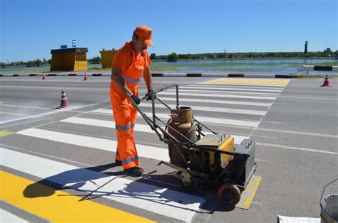 Способы нанесения дорожной разметки: Дорожная разметка краской ...