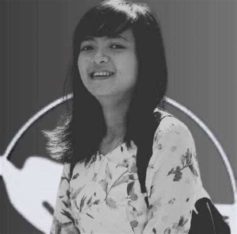 အင်းစိန်ထောင်တွင် အကျဉ်းချခံထားရသည့် နိုင်ငံရေးအကျဉ်းသူ မဝတ်ရည်အောင် က