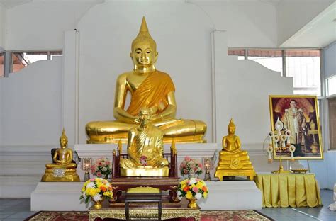 ผู้หญิง ทอดผ้าป่าการศึกษาโรงเรียนอนุบาลวัดธาตุทอง สมทบสร้าง ‘สนามเด็กเล่นสร้างปัญญา ที่