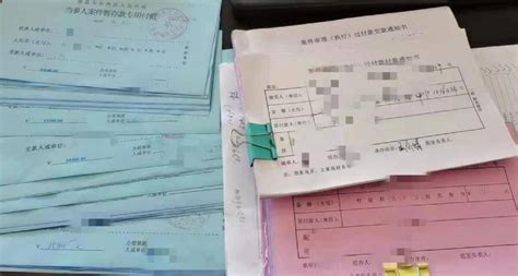 开发商逾期交房，济南长清法院帮80余户业主拿到赔偿款案件方式单据