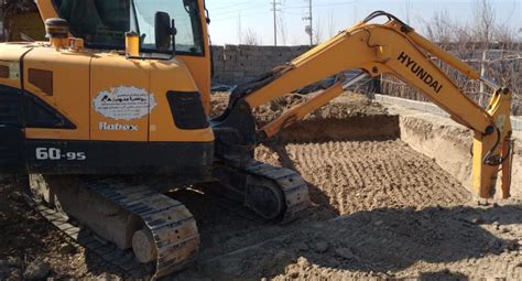 خاکبرداری با بیل و لودر بیزینس نوین