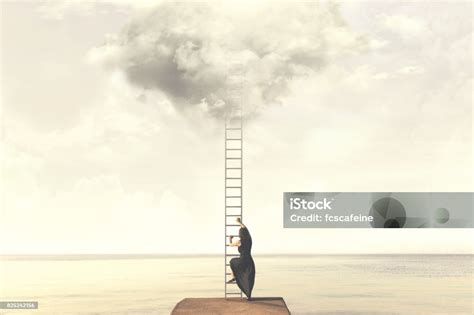 여자는 상상의 규모를 등반 하 고 구름의 초현실적인 순간 사다리에 대한 스톡 사진 및 기타 이미지 사다리 비현실적 구름 Istock