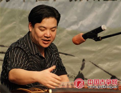 中国古筝领军人王中山 青岛展王者风范 演出古筝新闻 古筝精品阅读 中国古筝网